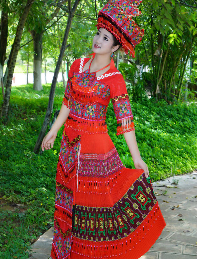 Khaub Ncaws Hmoob – Váy Dân Tộc Cao Cấp - Hmong